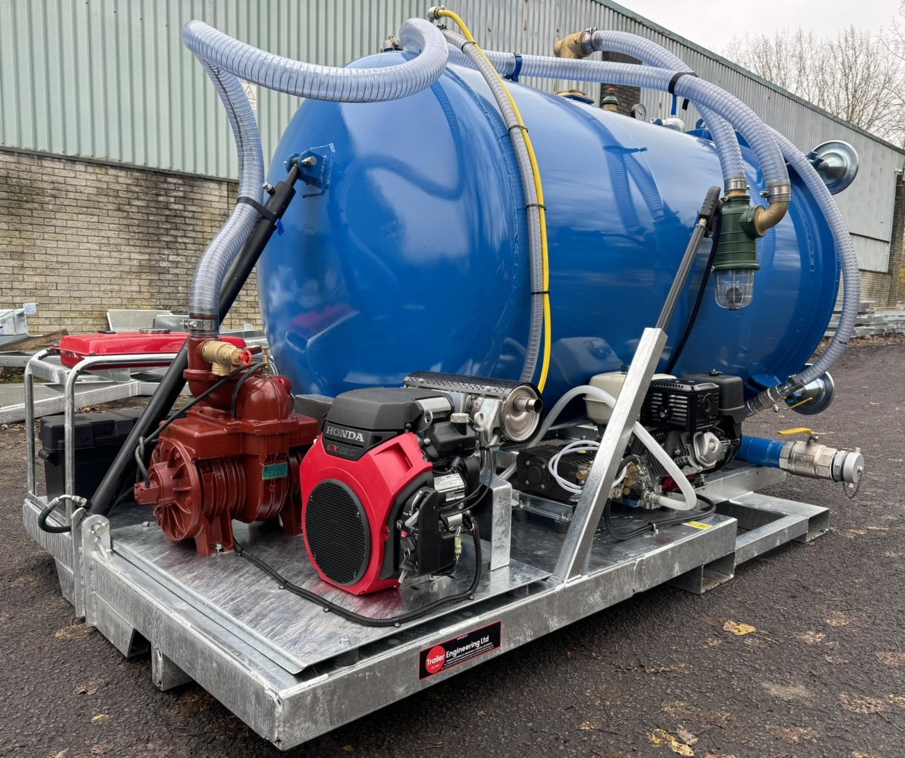 3000L Twin Vacuum Tanker with Tipping Feature For Sale